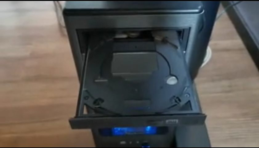 Linux Mint Desktop: CD/DVD drive tray closes immediately after opening